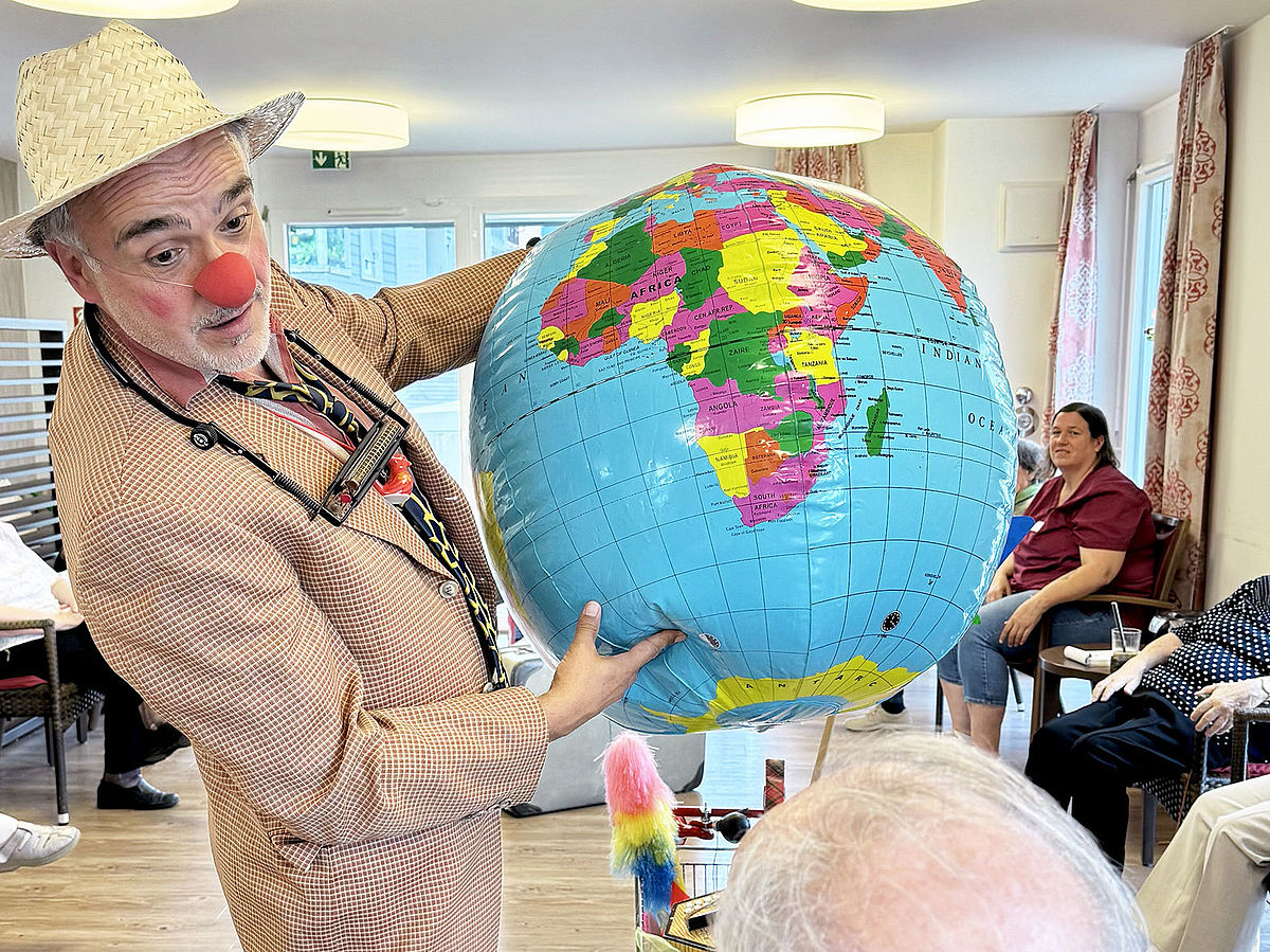 Schwäbischer Clown lässt Gäste strahlen: Unvergessliche Weltreise in ...